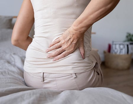 Wat zijn symptomen van artrose in de rug? - Otolift