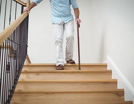 Moeite met traplopen? Zo gaat u veilig naar boven - Otolift