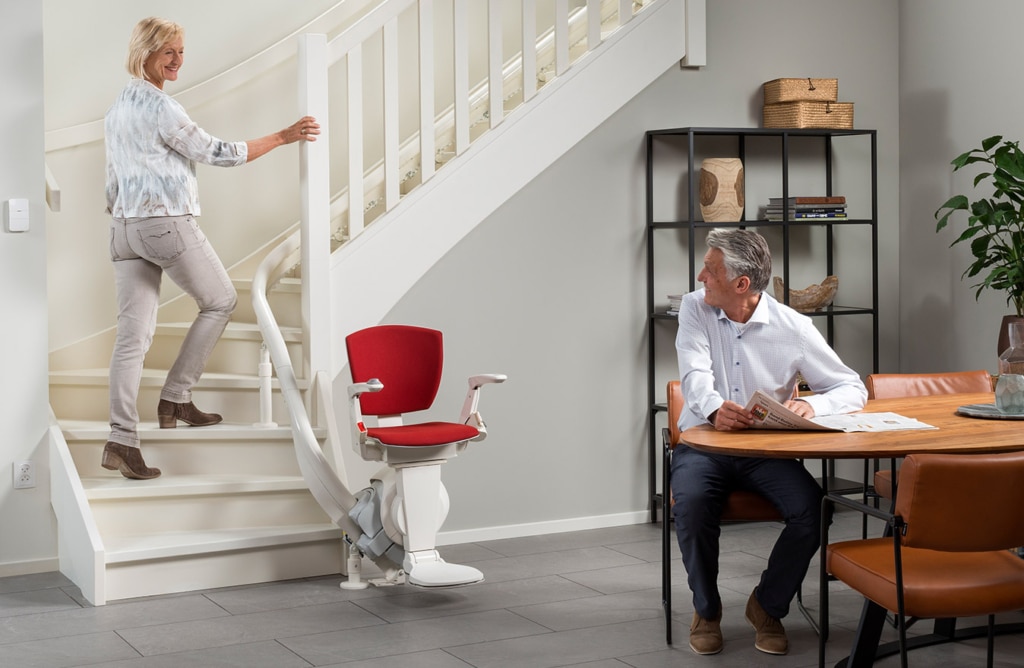 Traplift met bochten: geschikt voor bijna elke trap - Otolift Trapliften